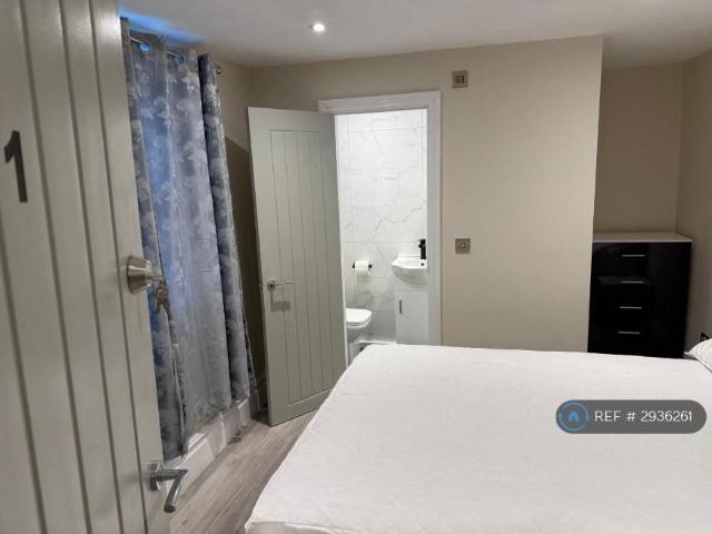 1 bedroom house share to rent
