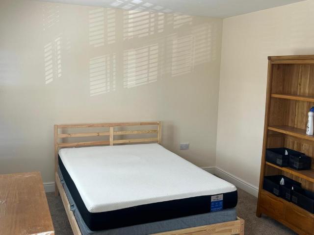 1 bedroom house share to rent