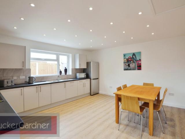 1 bedroom house share to rent
