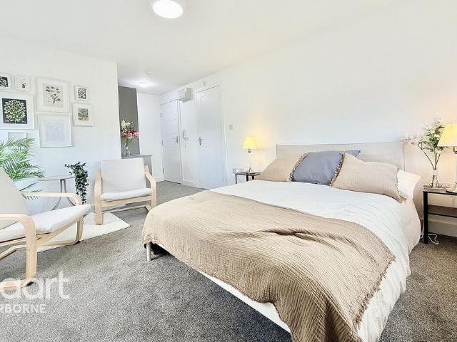 1 bedroom house share to rent