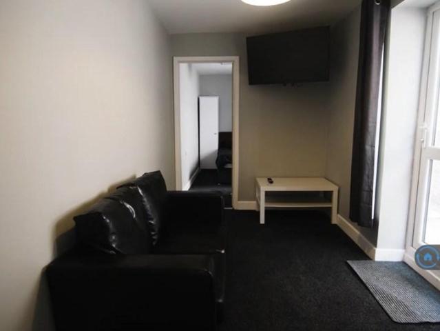 1 bedroom house share to rent