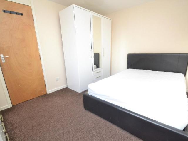 1 bedroom house share to rent