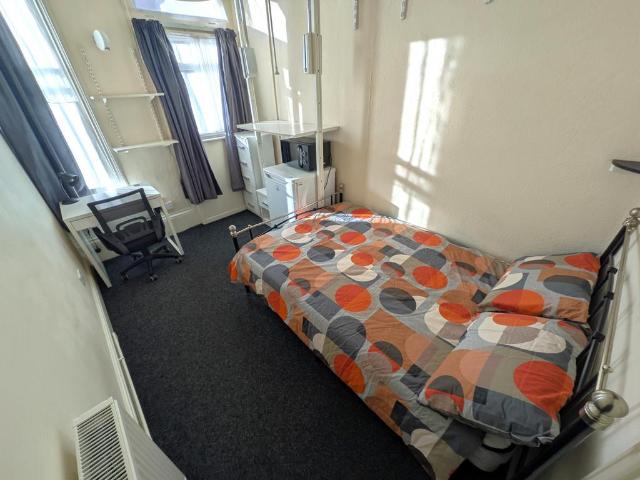 1 bedroom house share to rent