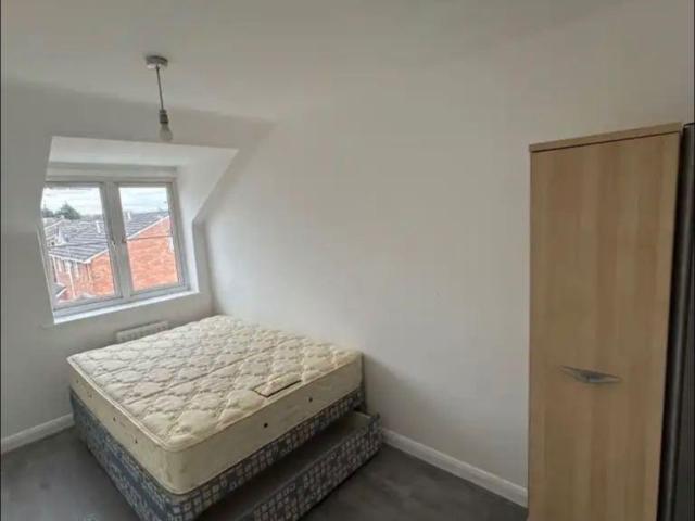 1 bedroom house share to rent