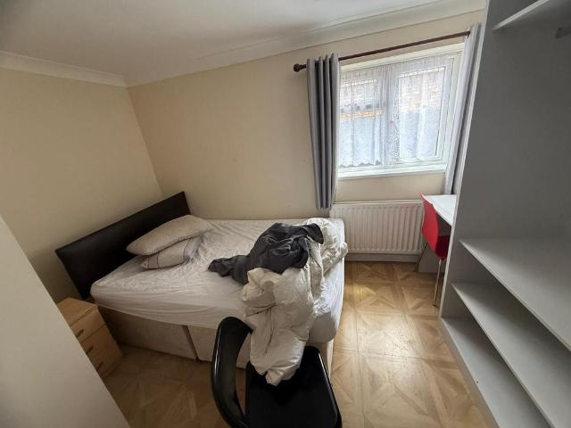 1 bedroom house share to rent