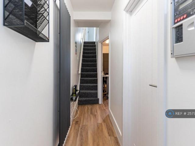 1 bedroom house share to rent