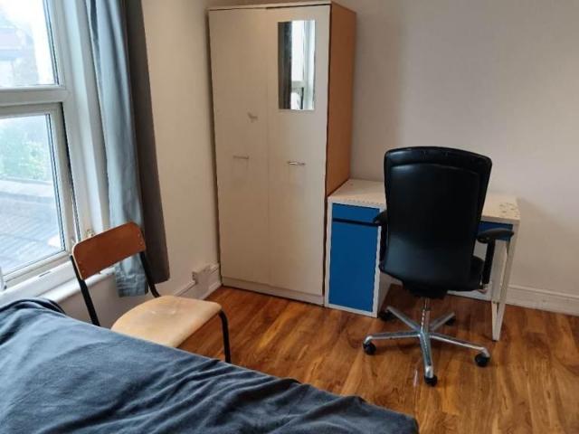 1 bedroom house share to rent