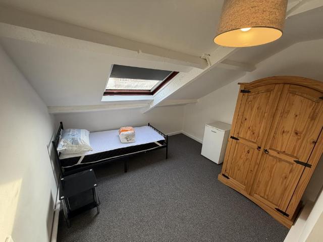 1 bedroom house share to rent
