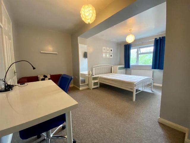 1 bedroom house share to rent