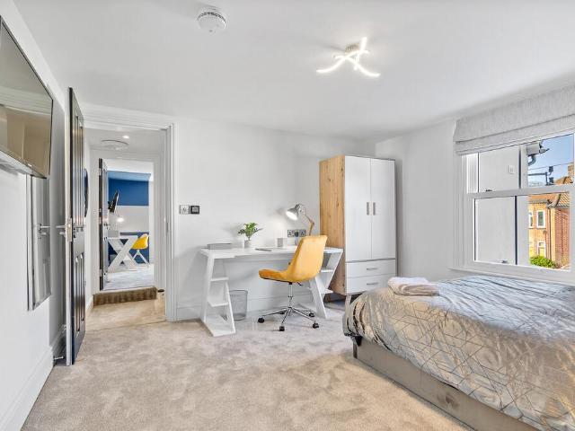 1 bedroom house share to rent