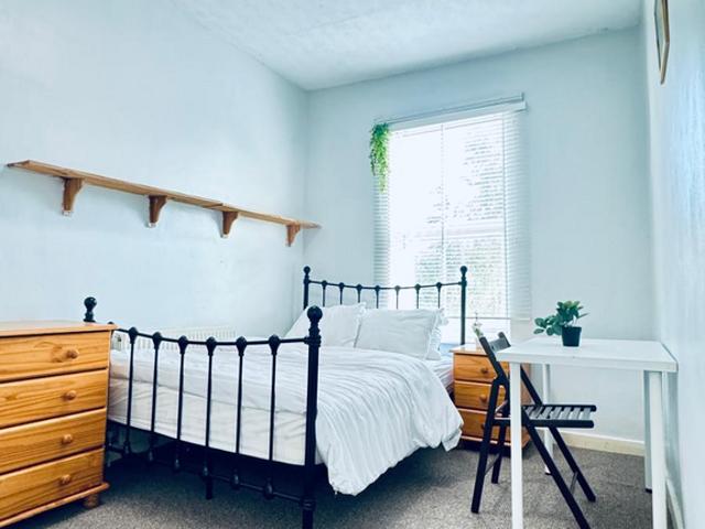 1 bedroom house share to rent