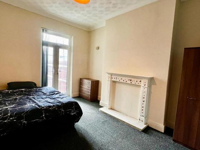 1 bedroom house share to rent