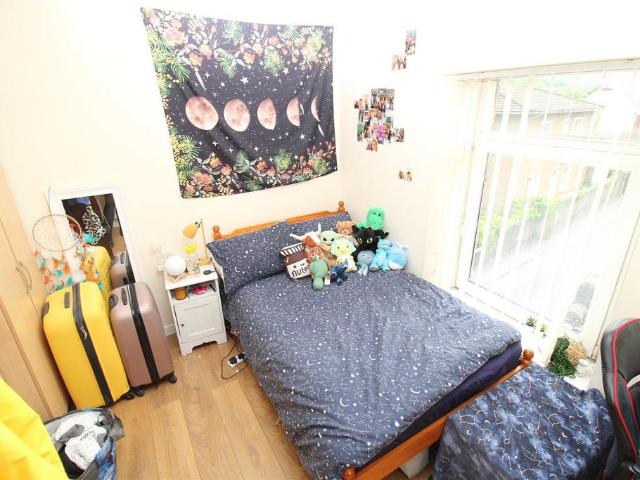 1 bedroom house share to rent