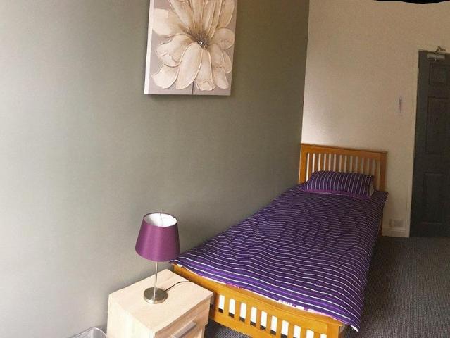 1 bedroom house share to rent