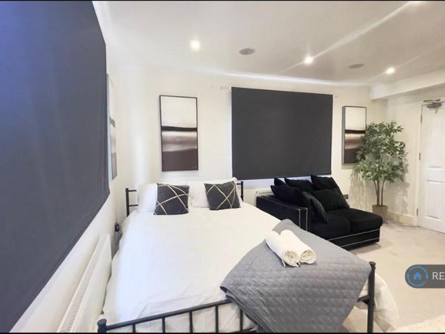 1 bedroom house share to rent