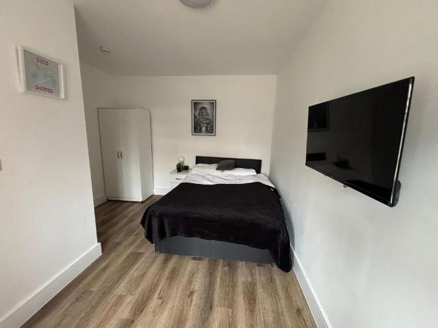 1 bedroom house share to rent