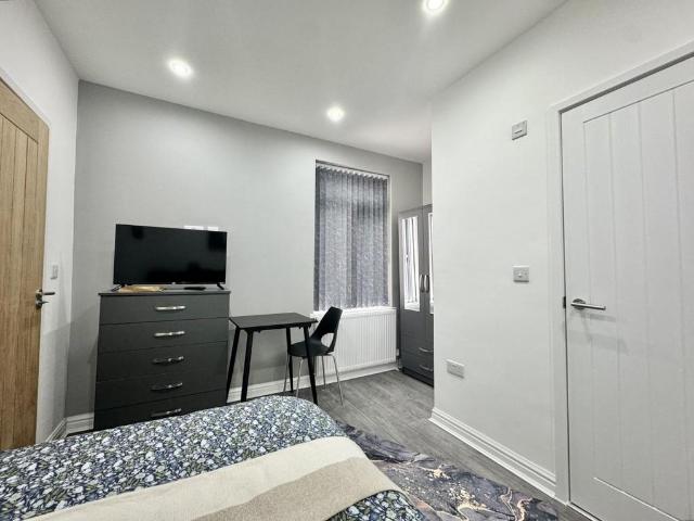 1 bedroom house share to rent