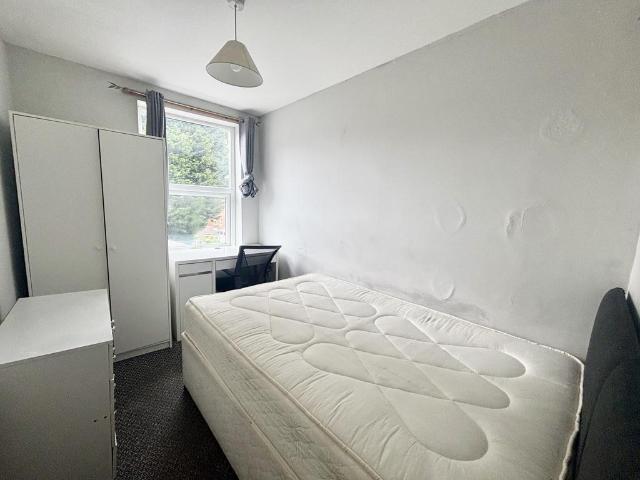 1 bedroom house share to rent