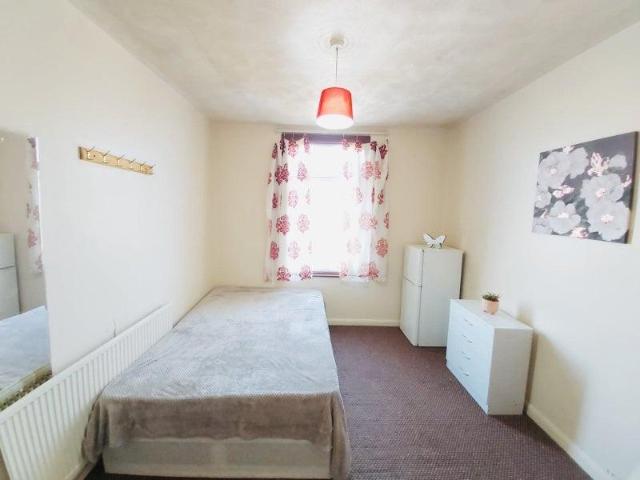 1 bedroom house share to rent