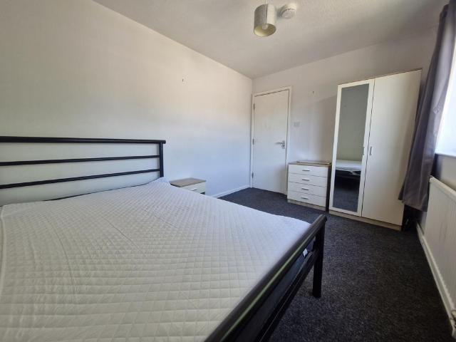 1 bedroom house share to rent