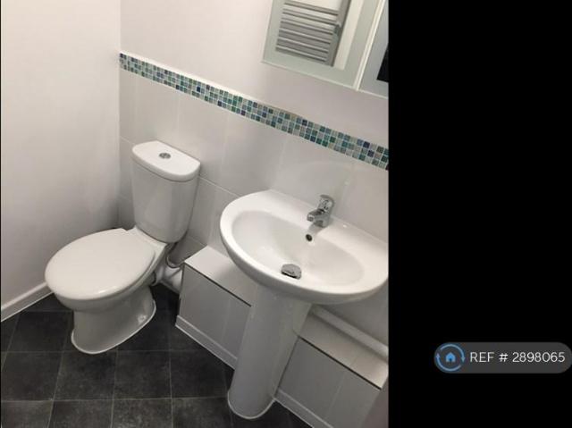 1 bedroom house share to rent
