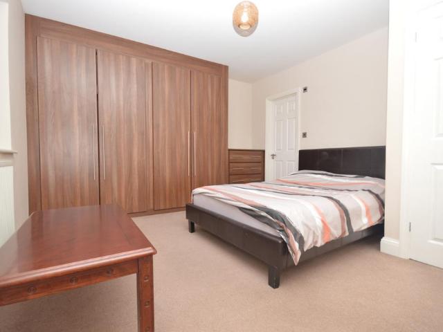 1 bedroom house share to rent