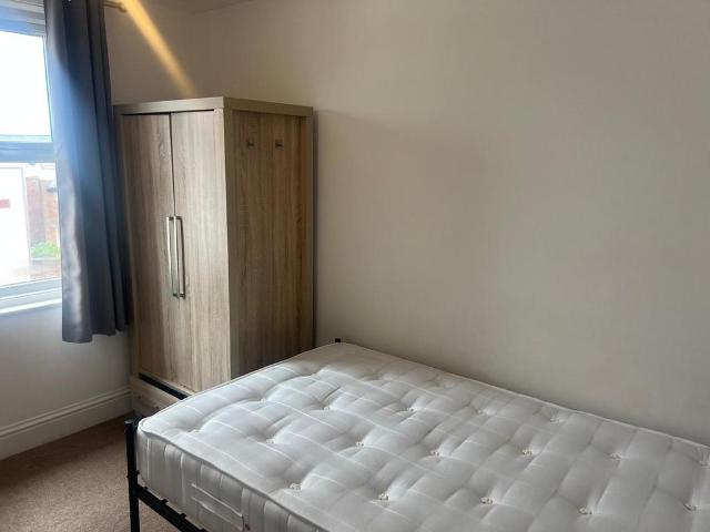 1 bedroom house share to rent