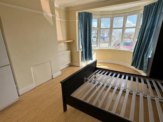 1 bedroom house share to rent