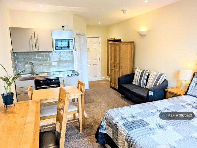 1 bedroom house share to rent