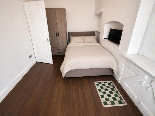 1 bedroom house share to rent