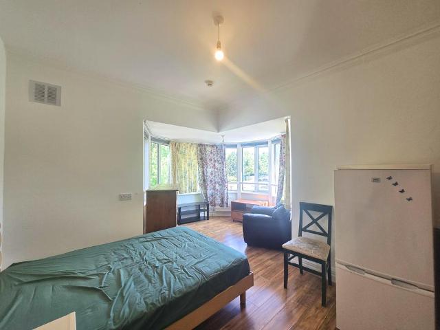 1 bedroom house share to rent