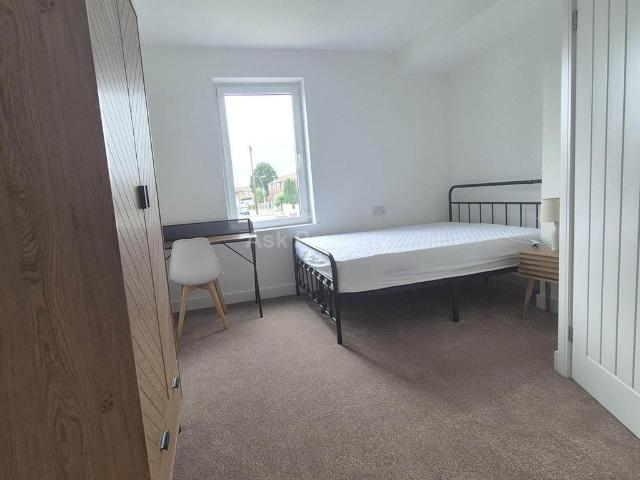 1 bedroom house share to rent