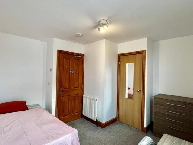 1 bedroom house share to rent