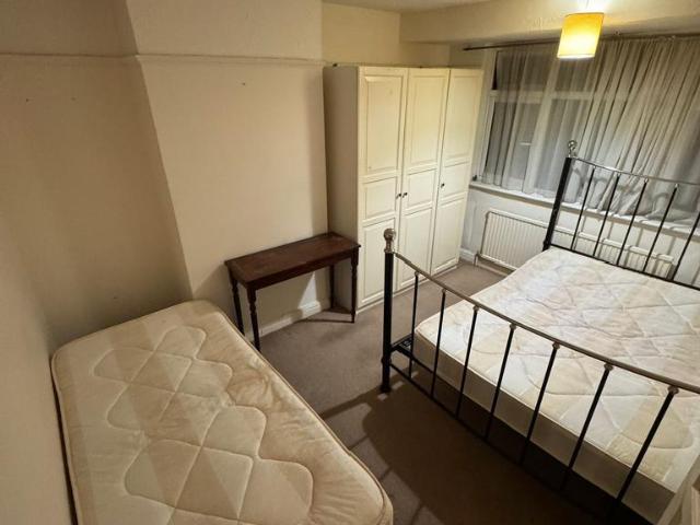 1 bedroom house share to rent