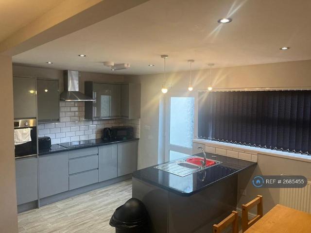 1 bedroom house share to rent