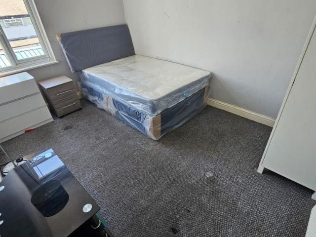 1 bedroom house share to rent