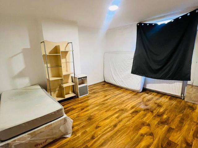 1 bedroom house share to rent
