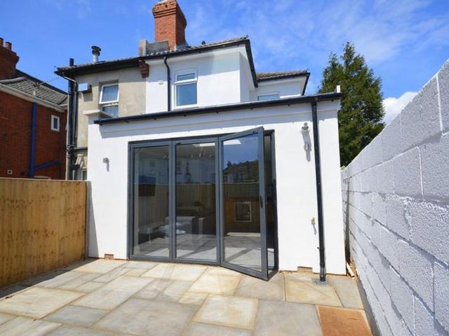 1 bedroom house share to rent