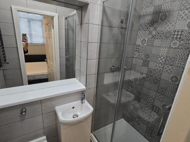 1 bedroom house share to rent