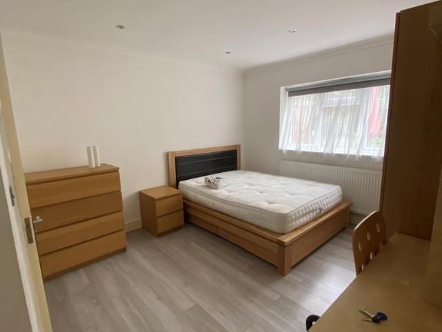 1 bedroom house share to rent
