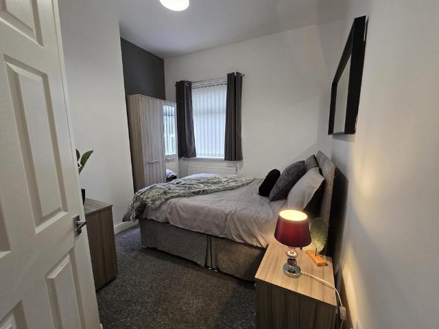 1 bedroom house share to rent