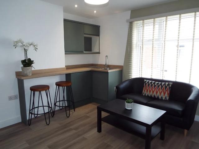 1 bedroom house share to rent