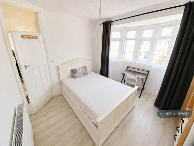 1 bedroom house share to rent
