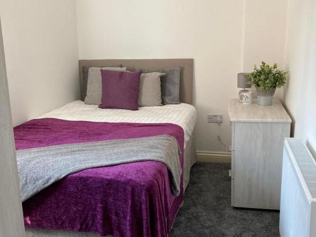 1 bedroom house share to rent
