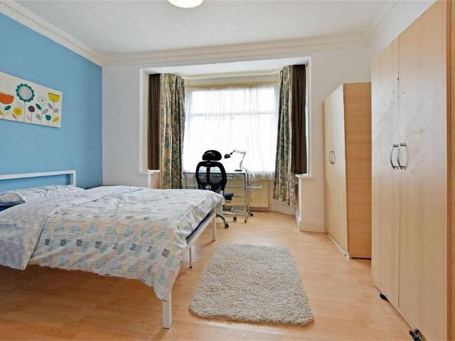 1 bedroom house share to rent