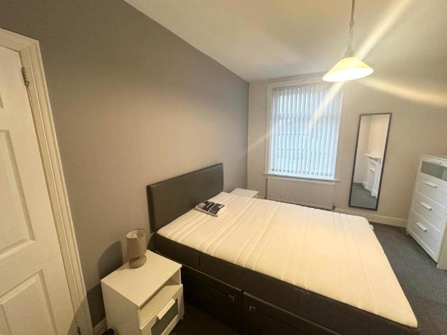 1 bedroom house share to rent