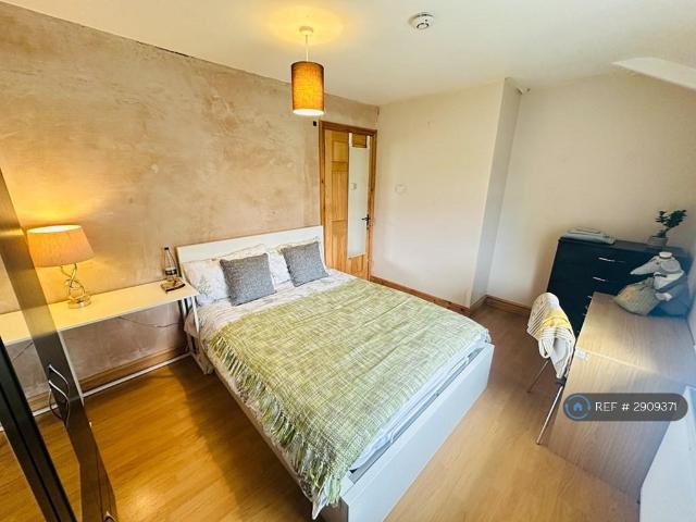 1 bedroom house share to rent