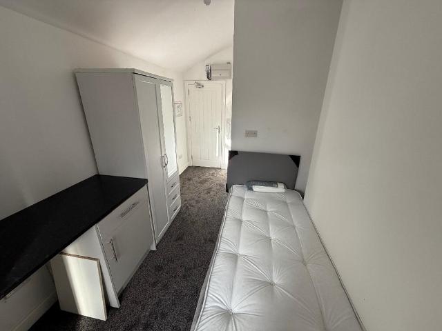 1 bedroom house share to rent