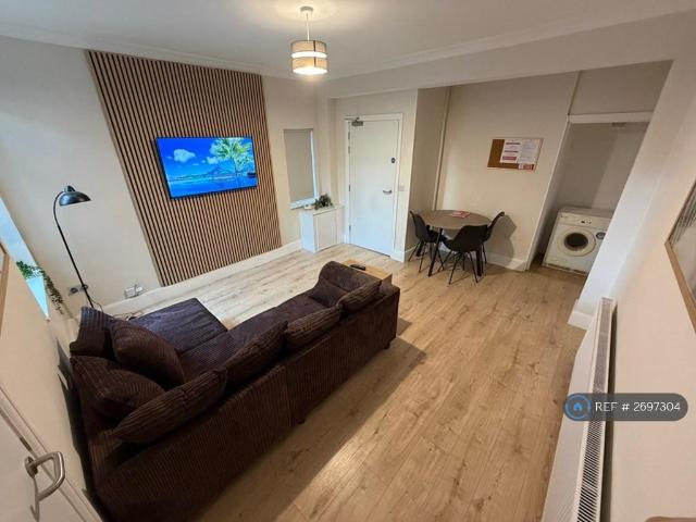 1 bedroom house share to rent