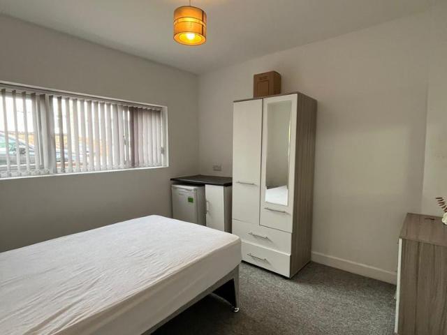 1 bedroom house share to rent